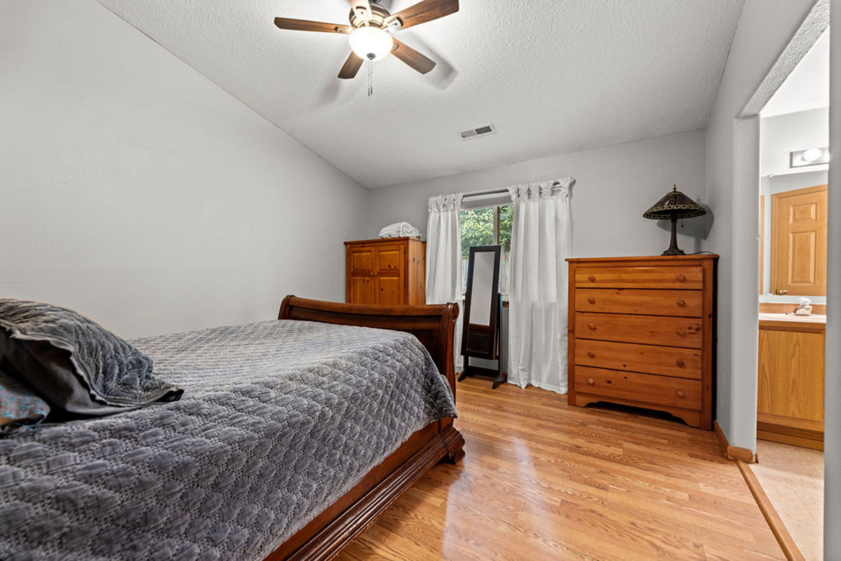 Deborah Blom - 8525 NE 14th Ln - Virtual Tour