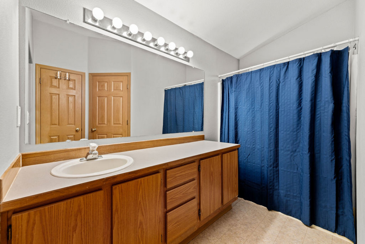 Deborah Blom - 8525 NE 14th Ln - Virtual Tour