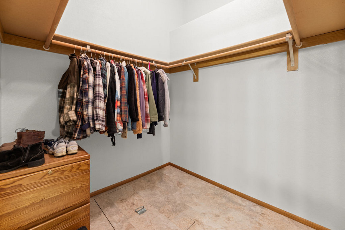 Deborah Blom - 8525 NE 14th Ln - Virtual Tour