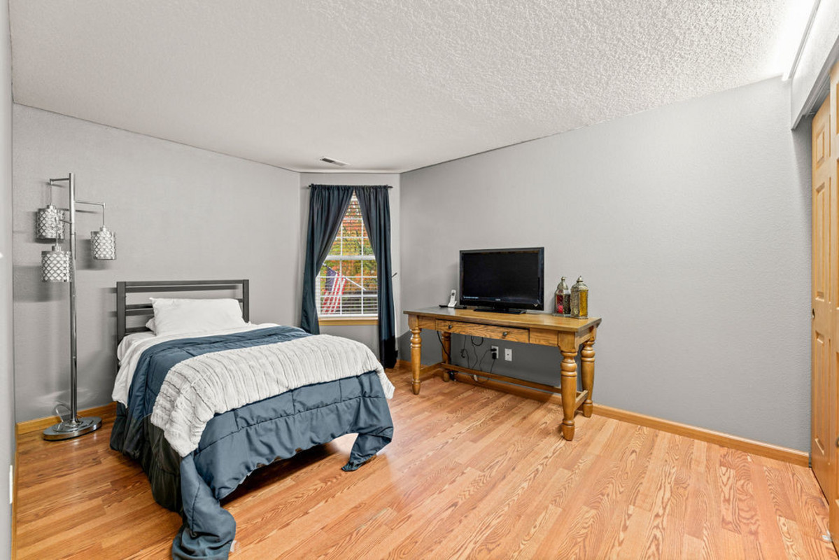Deborah Blom - 8525 NE 14th Ln - Virtual Tour