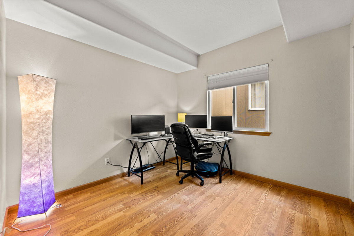 Deborah Blom - 8525 NE 14th Ln - Virtual Tour