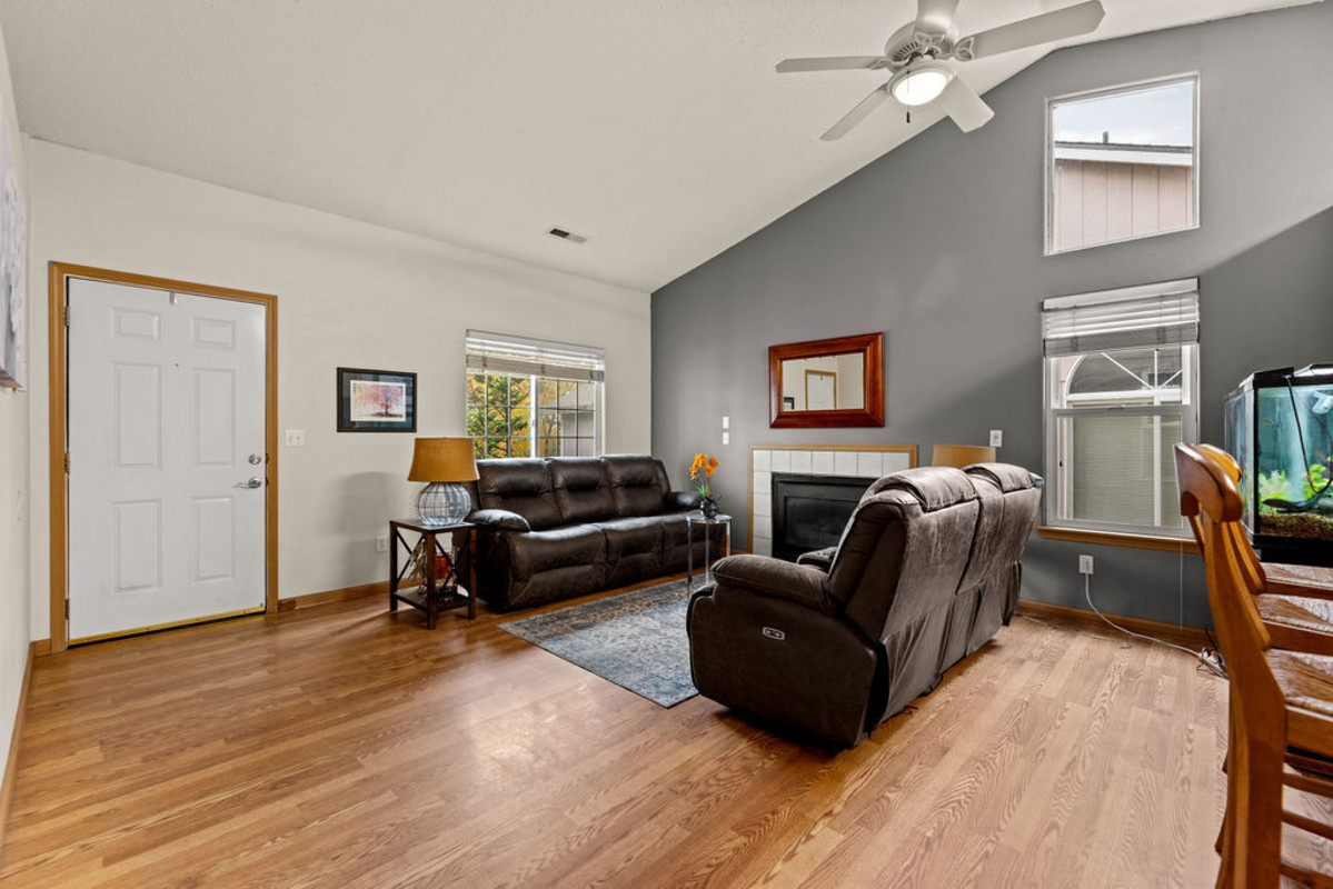 Deborah Blom - 8525 NE 14th Ln - Virtual Tour